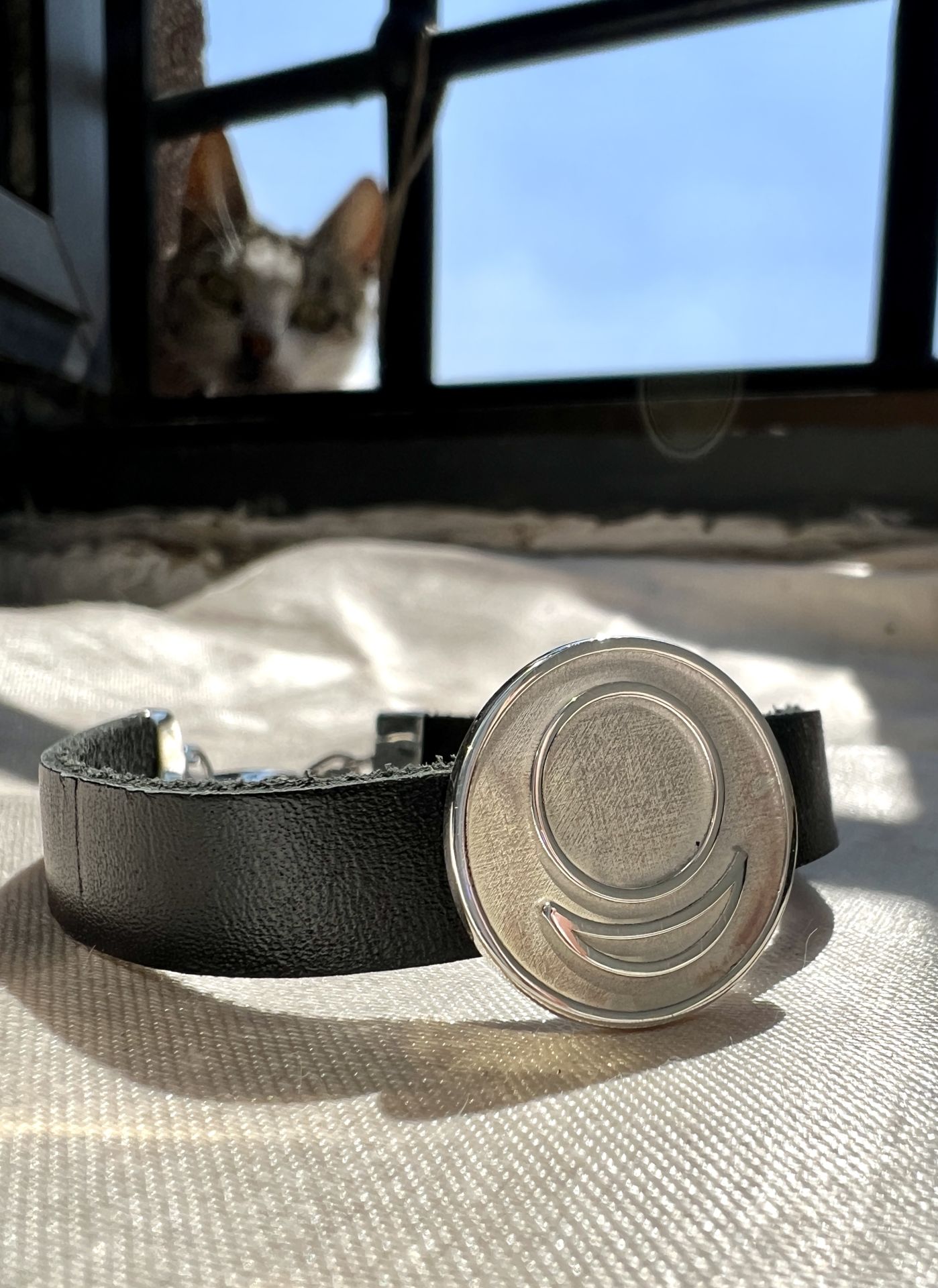 AllatRa Sembollü Deri Bileklik – Figora