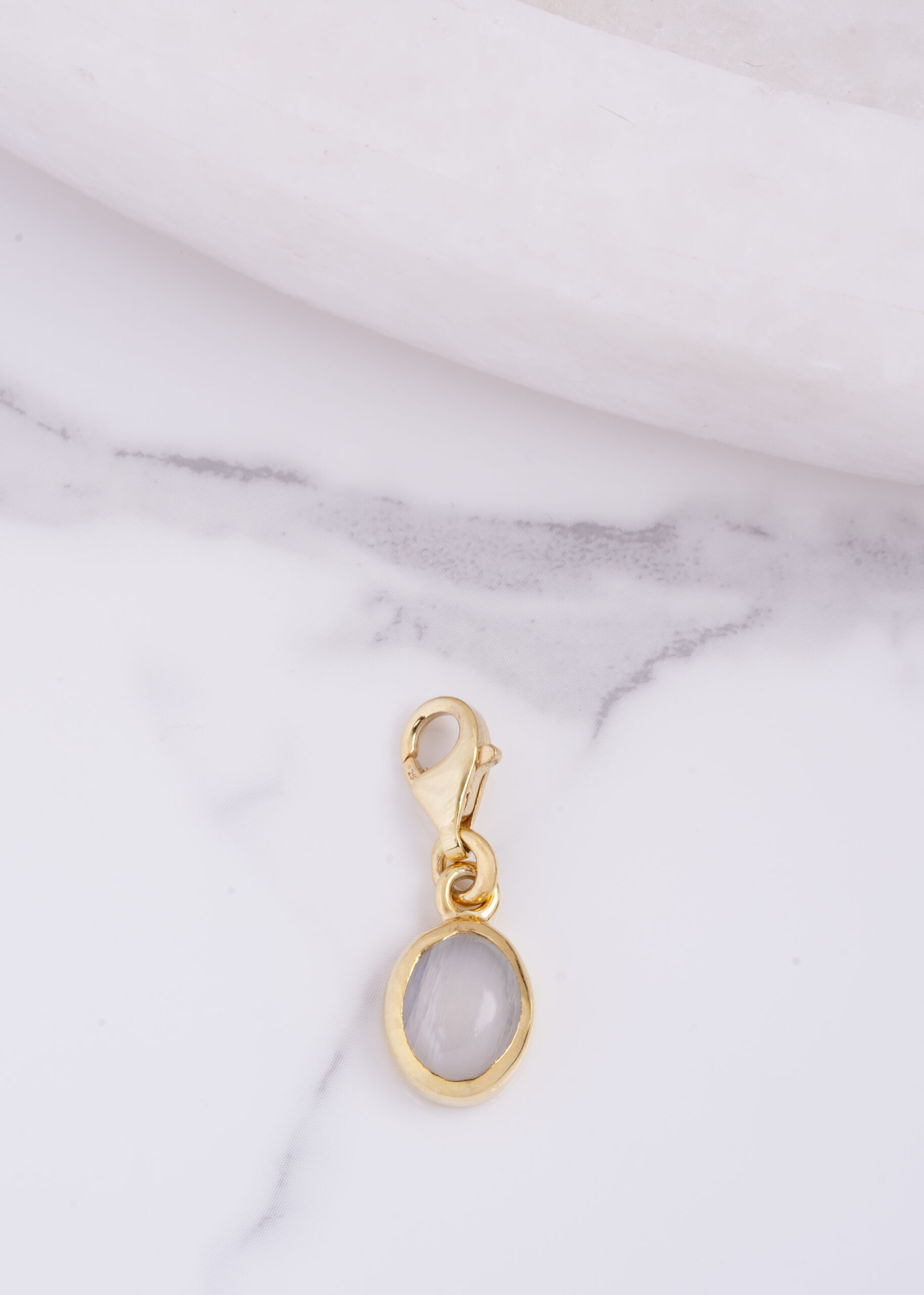 Oval Form Ay Taşı Altın Kaplama 925® Gümüş Charm – Figora